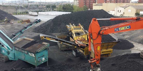 Proceso de cribado de árido siderúrgico - SIEC Construcción y Servicios